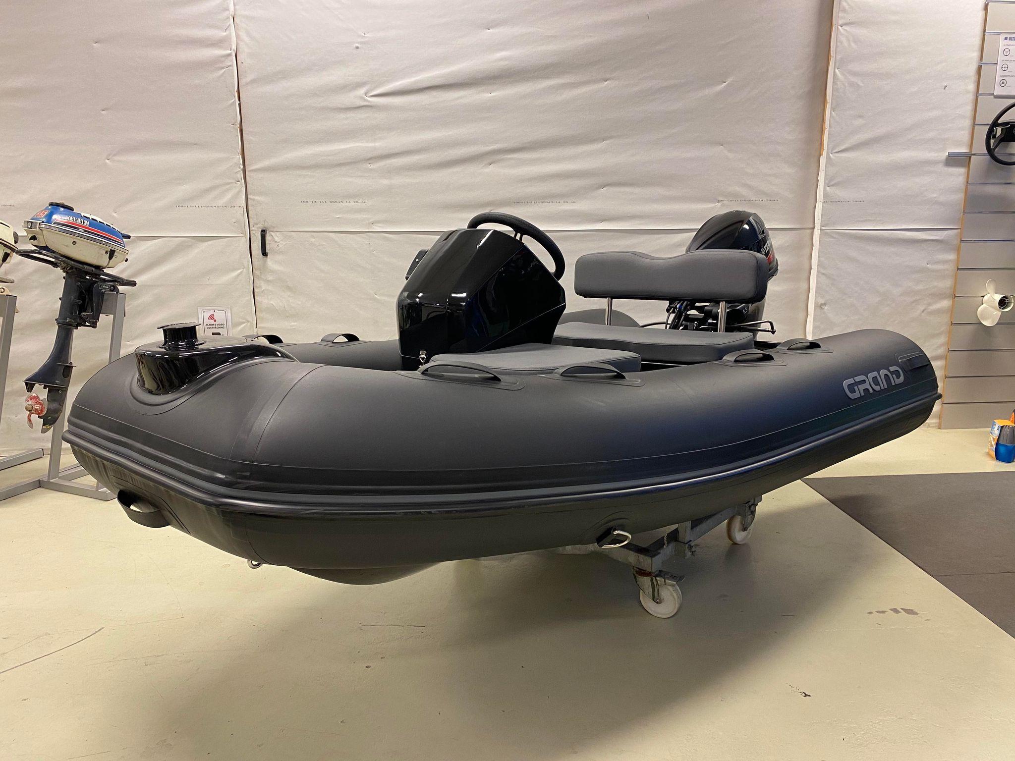 Grand S300L med 9,9 Sport SOLGT - Saildirect